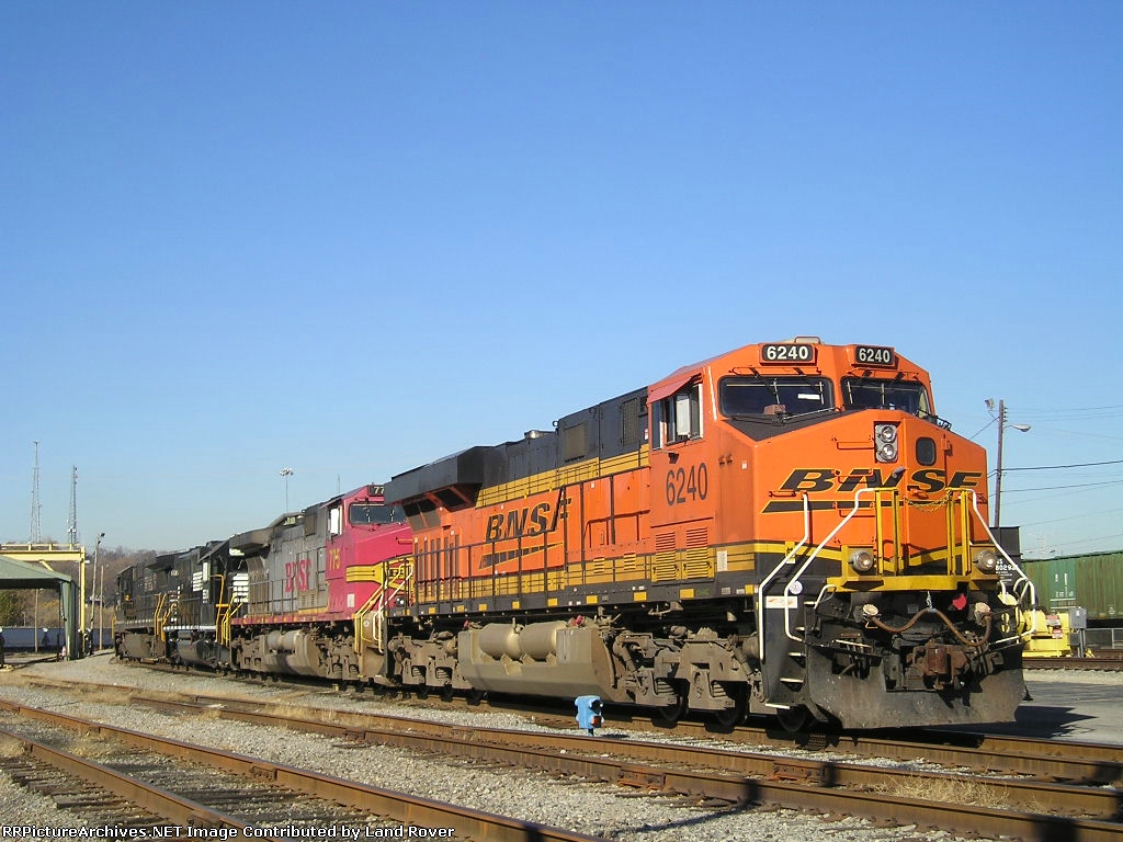 BNSF 6240 On NS 143-14